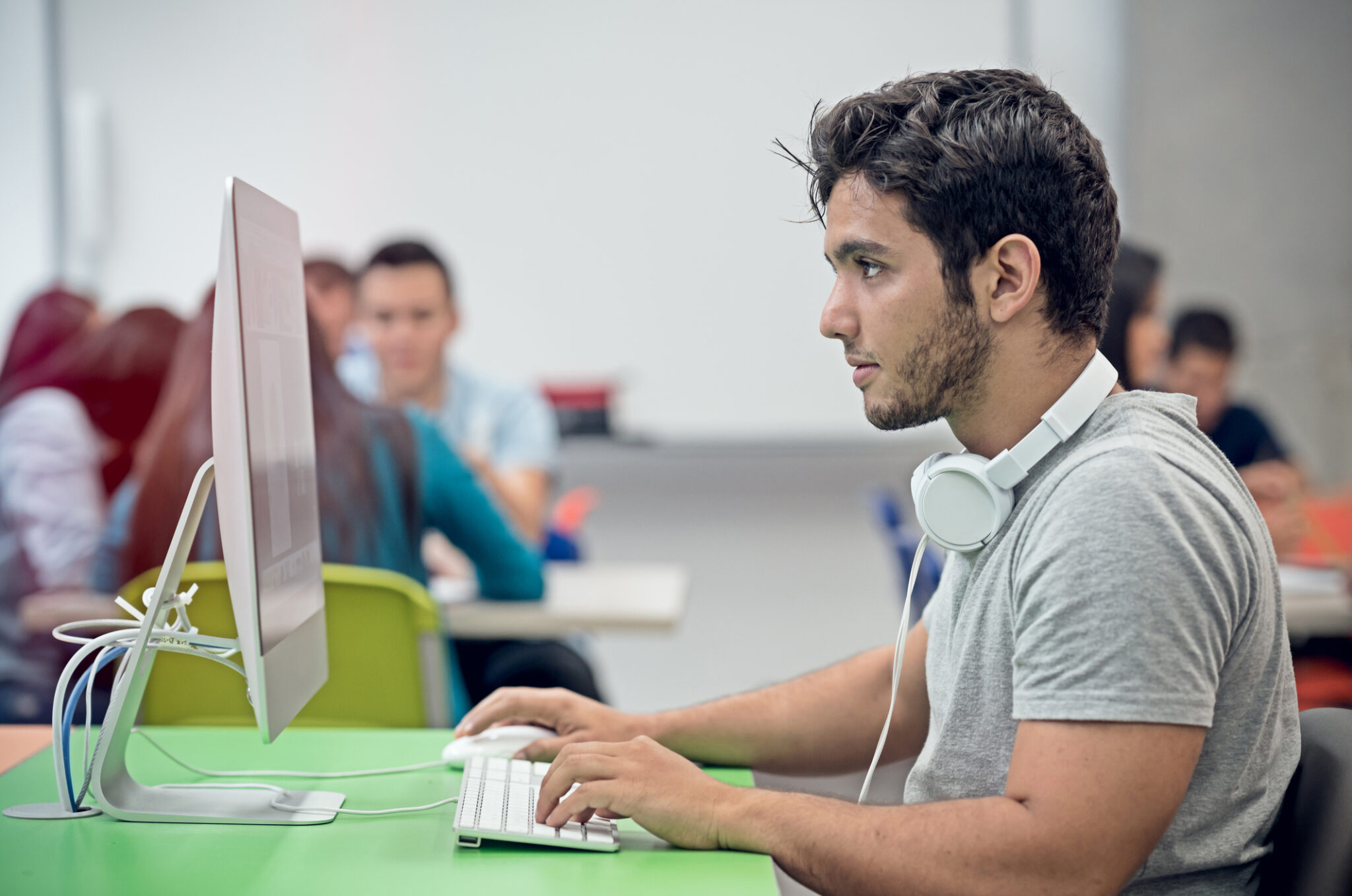 Trade School vs. Traditional College: Making the Best Choice for Your ...